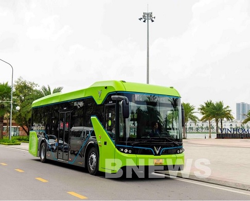 VinBus put the first smart electric bus in Vietnam into operation